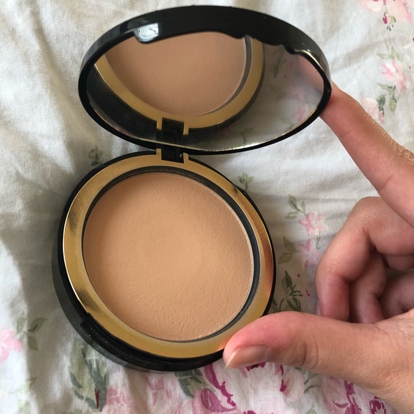 Too Faced | Makeup | Too Faced Foundation Powder | Poshmark